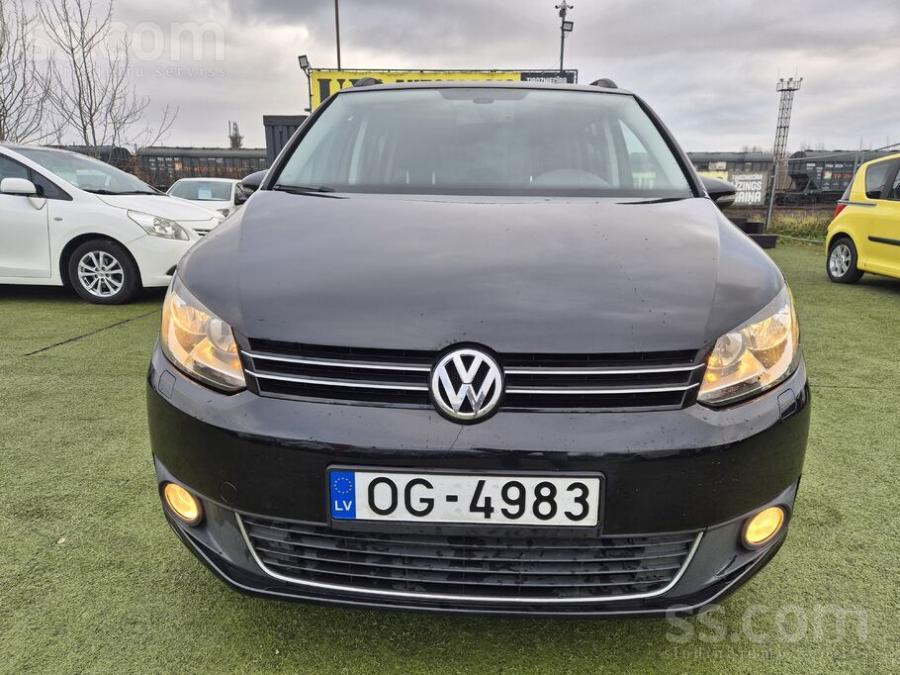 Melns Volkswagen Touran 2012 Liepāja, ar dzinēja tilpumu 1.60 L un nobraukumu 162 tūkst. km par 6200 €, foto 2 vietnē AUTOMOTO.COM.LV