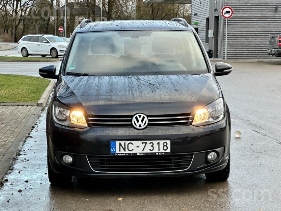 Black Volkswagen Touran 2012 in Jelgava, with an engine capacity of 2.00 L and mileage of 305 thousand km for 5700 €, photo 7 on AUTOMOTO.COM.LV