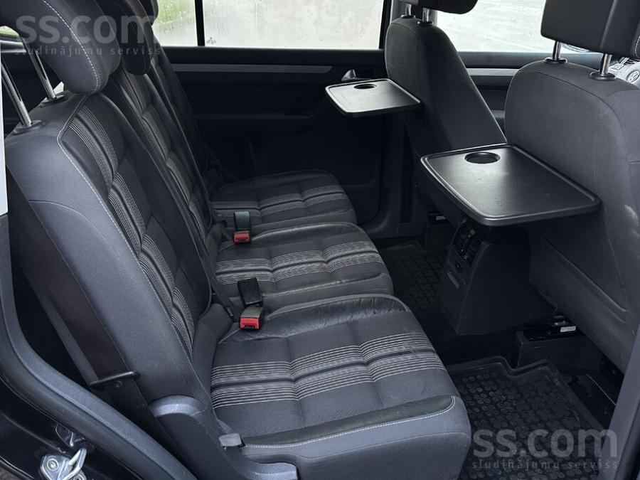 Black Volkswagen Touran 2012 in Jelgava, with an engine capacity of 2.00 L and mileage of 305 thousand km for 5700 €, photo 11 on AUTOMOTO.COM.LV