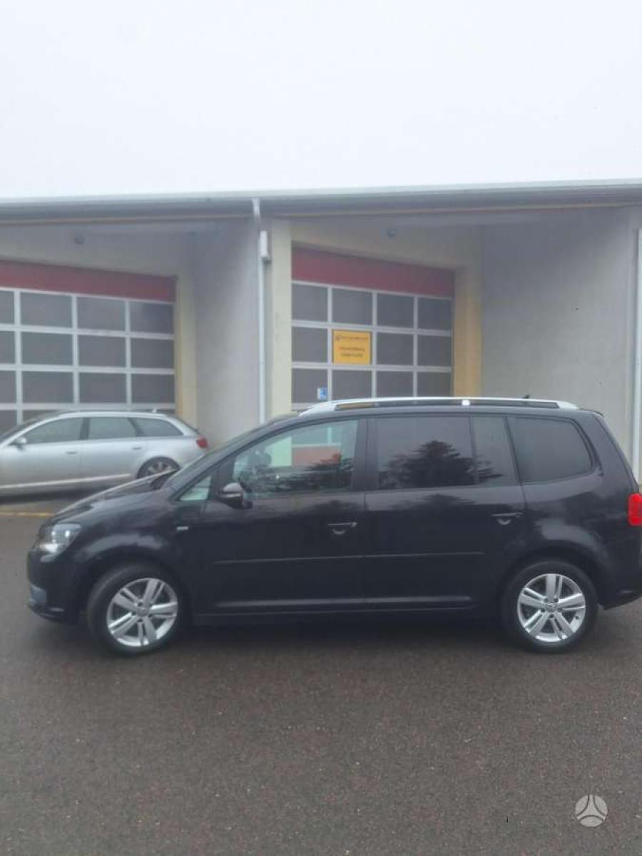Black Volkswagen Touran 2012 in Vilnius, with an engine capacity of 1.97 L and mileage of 244 thousand km for 6650 €, photo 4 on AUTOMOTO.COM.LV