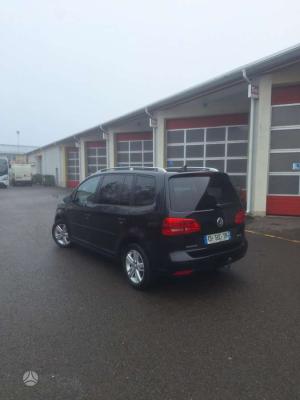Black Volkswagen Touran 2012 in Vilnius, with an engine capacity of 1.97 L and mileage of 244 thousand km for 6650 €, photo 5 on AUTOMOTO.COM.LV