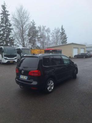 Black Volkswagen Touran 2012 in Vilnius, with an engine capacity of 1.97 L and mileage of 244 thousand km for 6650 €, photo 7 on AUTOMOTO.COM.LV