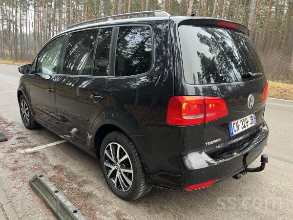 Melns Volkswagen Touran 2012 Rīga, ar dzinēja tilpumu 1.60 L un nobraukumu 0 tūkst. km par 5850 €, foto 3 vietnē AUTOMOTO.COM.LV