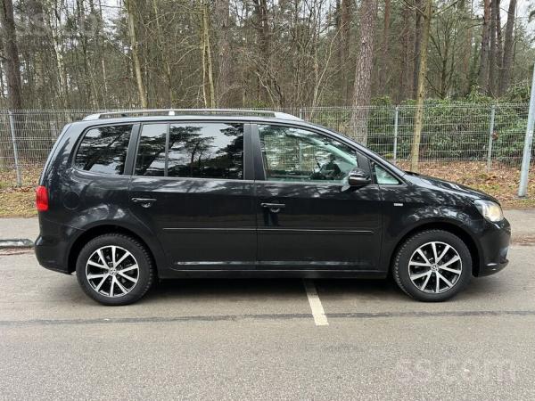 Melns Volkswagen Touran 2012 Rīga, ar dzinēja tilpumu 1.60 L un nobraukumu 0 tūkst. km par 5850 €, foto 5 vietnē AUTOMOTO.COM.LV