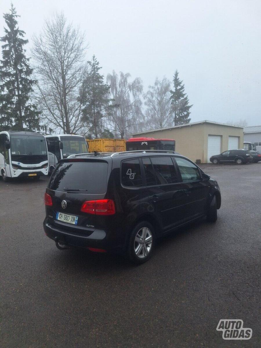 Black Volkswagen Touran 2012 in Vilnius, with an engine capacity of 2.00 L and mileage of 244 thousand km for 6650 €, photo 6 on AUTOMOTO.COM.LV