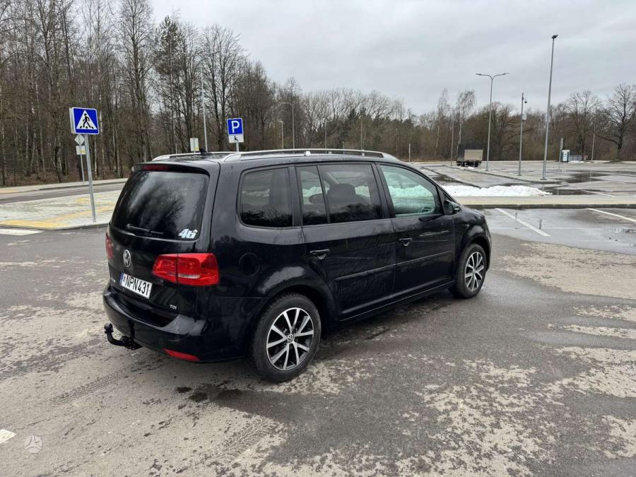 Melns Volkswagen Touran 2012 Ukmergė, ar dzinēja tilpumu 1.60 L un nobraukumu 363 tūkst. km par 3800 €, foto 3 vietnē AUTOMOTO.COM.LV
