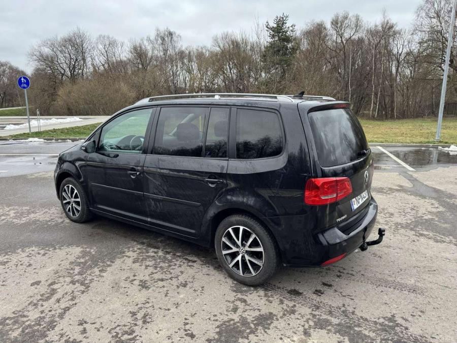 Melns Volkswagen Touran 2012 Ukmergė, ar dzinēja tilpumu 1.60 L un nobraukumu 363 tūkst. km par 3800 €, foto 4 vietnē AUTOMOTO.COM.LV