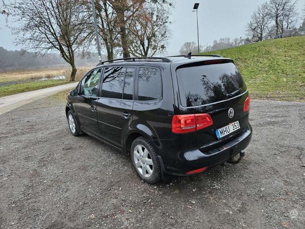 Black Volkswagen Touran 2012 in Kaunas, with an engine capacity of 1.97 L and mileage of 312 thousand km for 4200 €, photo 3 on AUTOMOTO.COM.LV