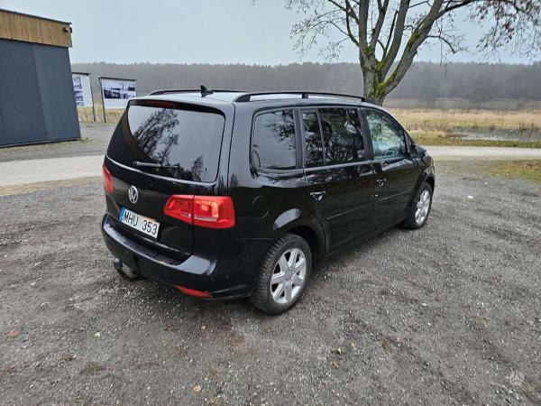 Black Volkswagen Touran 2012 in Kaunas, with an engine capacity of 1.97 L and mileage of 312 thousand km for 4200 €, photo 4 on AUTOMOTO.COM.LV