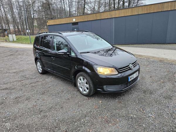 Black Volkswagen Touran 2012 in Kaunas, with an engine capacity of 1.97 L and mileage of 312 thousand km for 4200 €, photo 5 on AUTOMOTO.COM.LV