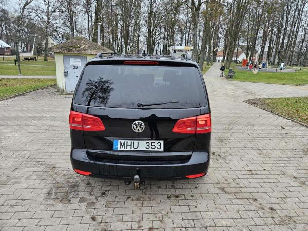 Black Volkswagen Touran 2012 in Kaunas, with an engine capacity of 1.97 L and mileage of 312 thousand km for 4200 €, photo 8 on AUTOMOTO.COM.LV