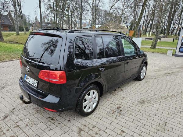 Black Volkswagen Touran 2012 in Kaunas, with an engine capacity of 1.97 L and mileage of 312 thousand km for 4200 €, photo 9 on AUTOMOTO.COM.LV