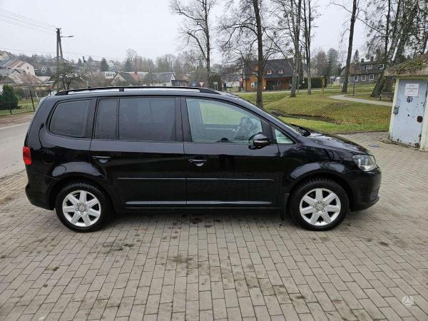 Black Volkswagen Touran 2012 in Kaunas, with an engine capacity of 1.97 L and mileage of 312 thousand km for 4200 €, photo 10 on AUTOMOTO.COM.LV