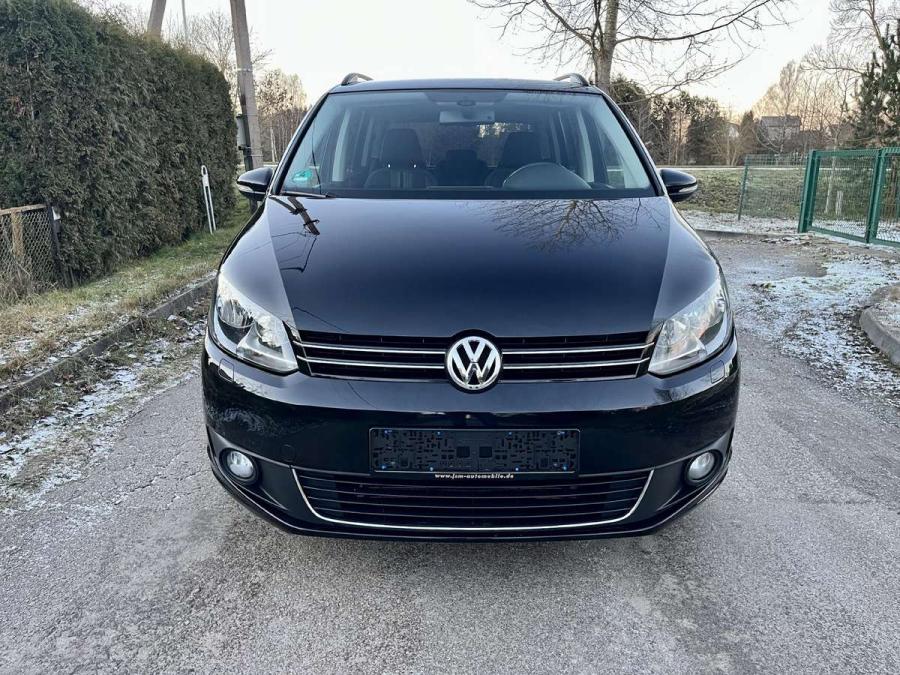 Black Volkswagen Touran 2012 in Kelme, with an engine capacity of 1.97 L and mileage of 366 thousand km for 5700 €, photo 2 on AUTOMOTO.COM.LV