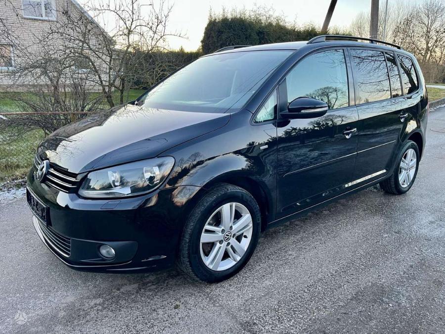 Black Volkswagen Touran 2012 in Kelme, with an engine capacity of 1.97 L and mileage of 366 thousand km for 5700 €, photo 3 on AUTOMOTO.COM.LV