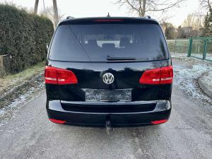 Black Volkswagen Touran 2012 in Kelme, with an engine capacity of 1.97 L and mileage of 366 thousand km for 5700 €, photo 5 on AUTOMOTO.COM.LV