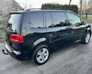 Black Volkswagen Touran 2012 in Kelme, with an engine capacity of 1.97 L and mileage of 366 thousand km for 5700 €, photo 6 on AUTOMOTO.COM.LV