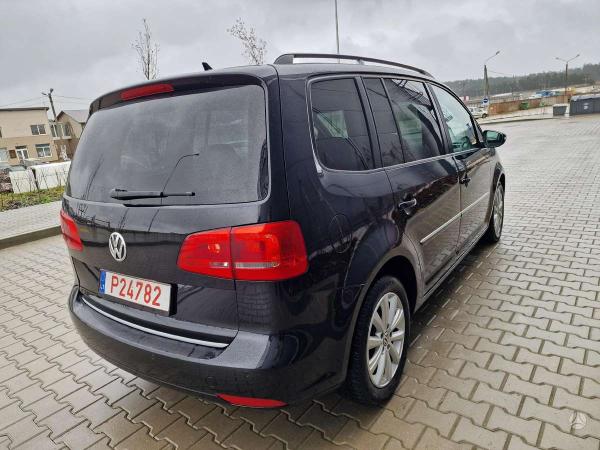 Melns Volkswagen Touran 2012 Viļņa, ar dzinēja tilpumu 1.97 L un nobraukumu 226 tūkst. km par 6599 €, foto 7 vietnē AUTOMOTO.COM.LV