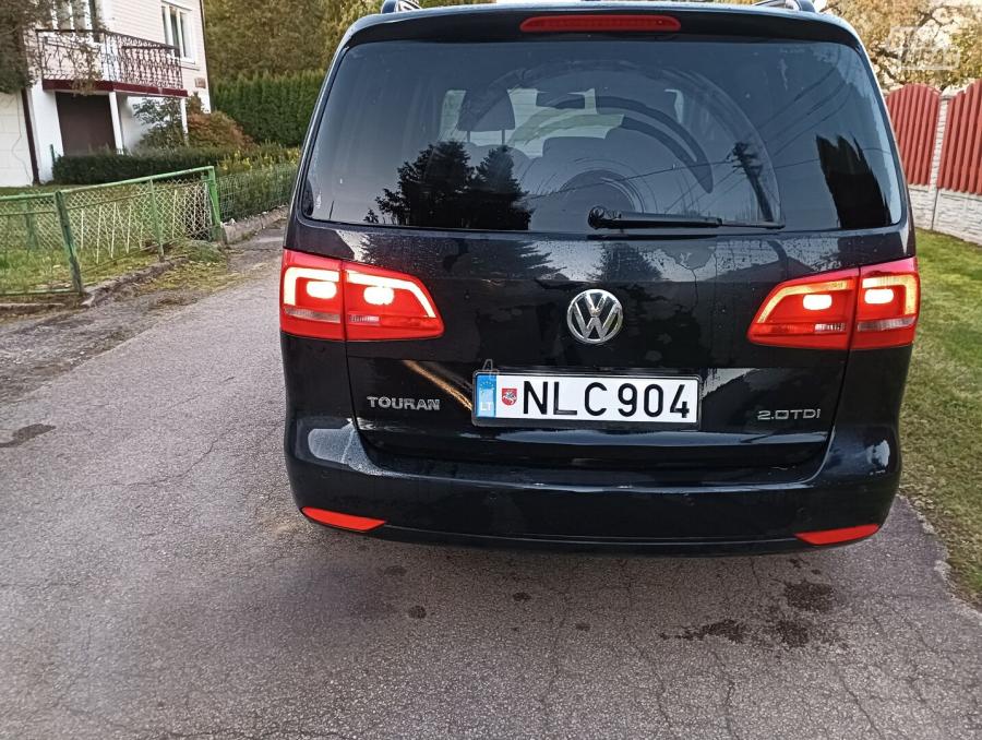 Black Volkswagen Touran 2012 in Kelme, with an engine capacity of 2.00 L and mileage of 326 thousand km for 5100 €, photo 6 on AUTOMOTO.COM.LV