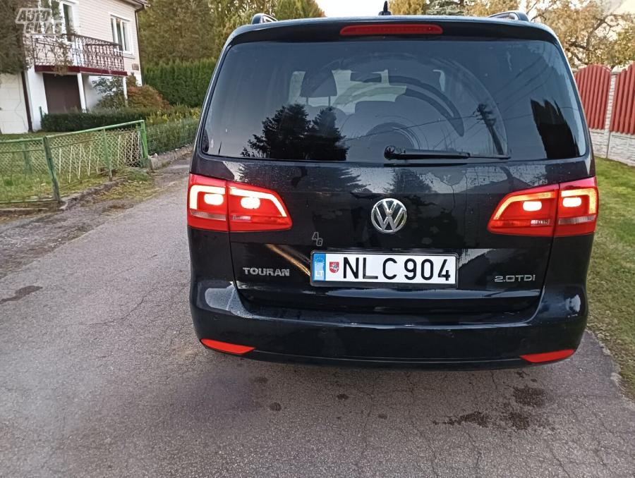 Black Volkswagen Touran 2012 in Kelme, with an engine capacity of 2.00 L and mileage of 326 thousand km for 5100 €, photo 7 on AUTOMOTO.COM.LV