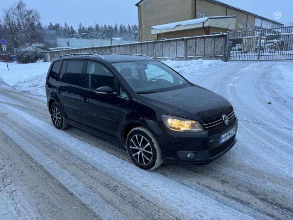 Melns Volkswagen Touran 2012 Viļņa, ar dzinēja tilpumu 1.60 L un nobraukumu 363 tūkst. km par 3750 €, foto 1 vietnē AUTOMOTO.COM.LV