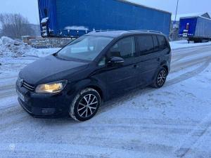 Melns Volkswagen Touran 2012 Viļņa, ar dzinēja tilpumu 1.60 L un nobraukumu 363 tūkst. km par 3750 €, foto 4 vietnē AUTOMOTO.COM.LV