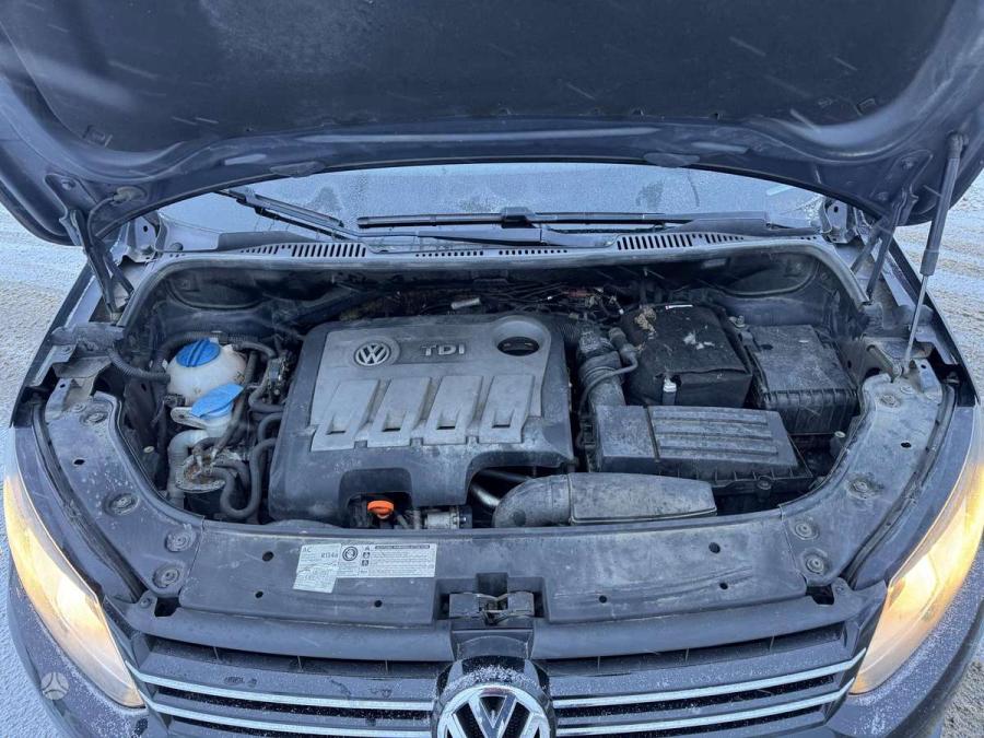 Melns Volkswagen Touran 2012 Viļņa, ar dzinēja tilpumu 1.60 L un nobraukumu 363 tūkst. km par 3750 €, foto 12 vietnē AUTOMOTO.COM.LV