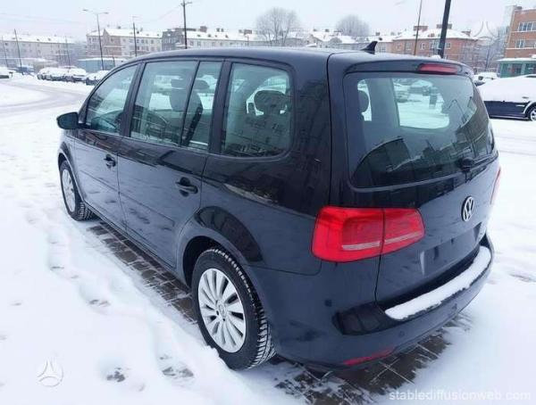 Melns Volkswagen Touran 2012 Klaipėda, ar dzinēja tilpumu 1.60 L un nobraukumu 278 tūkst. km par 4100 €, foto 3 vietnē AUTOMOTO.COM.LV