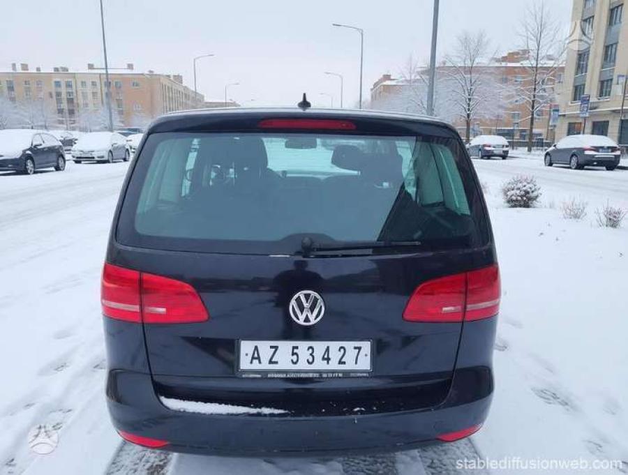 Black Volkswagen Touran 2012 in Klaipeda, with an engine capacity of 1.60 L and mileage of 278 thousand km for 4100 €, photo 4 on AUTOMOTO.COM.LV
