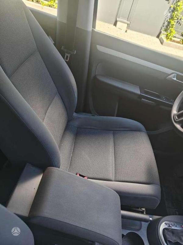 Black Volkswagen Touran 2012 in Klaipeda, with an engine capacity of 1.60 L and mileage of 278 thousand km for 4100 €, photo 11 on AUTOMOTO.COM.LV