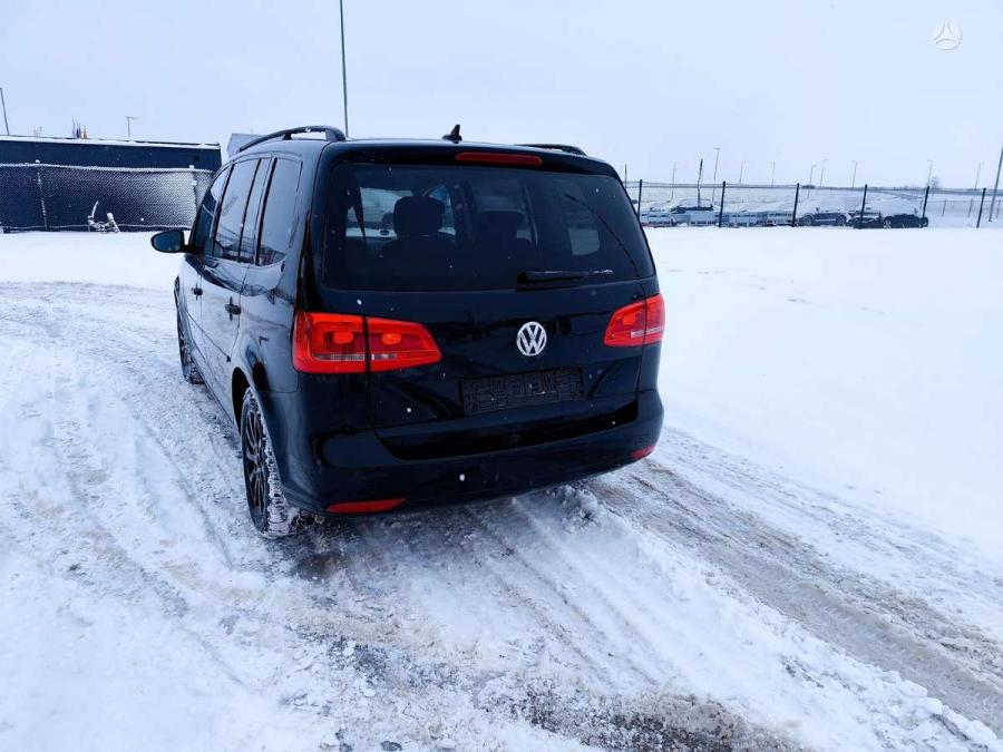 Черный Фольксваген Туран 2012 в Мариямполе, объемом двигателя 1.40 л и пробегом 207 тыс. км за 5350 €, фото 4 на AUTOMOTO.COM.LV
