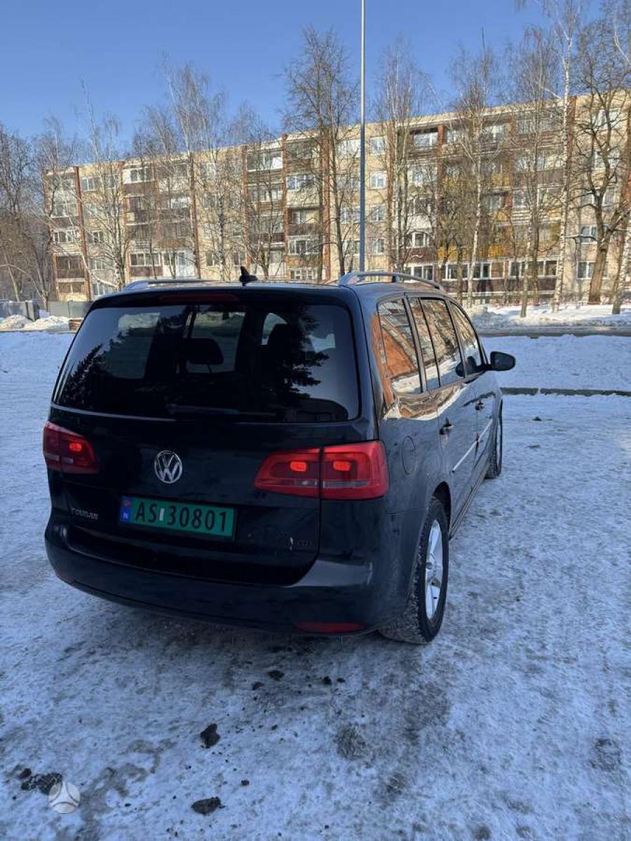 Black Volkswagen Touran 2012 in Panevezys, with an engine capacity of 2.00 L and mileage of 295 thousand km for 3800 €, photo 3 on AUTOMOTO.COM.LV