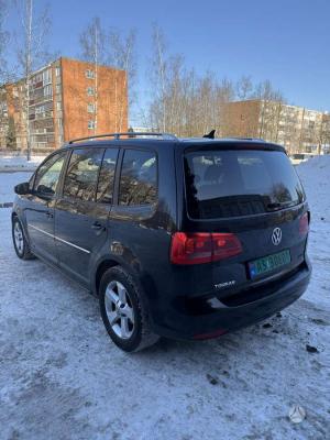 Black Volkswagen Touran 2012 in Panevezys, with an engine capacity of 2.00 L and mileage of 295 thousand km for 3800 €, photo 4 on AUTOMOTO.COM.LV