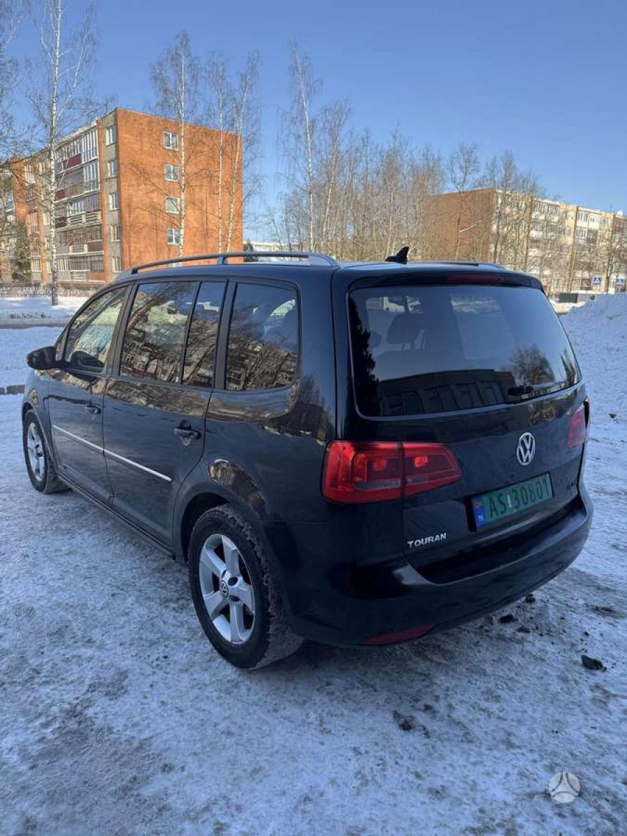 Black Volkswagen Touran 2012 in Panevezys, with an engine capacity of 2.00 L and mileage of 295 thousand km for 3800 €, photo 4 on AUTOMOTO.COM.LV