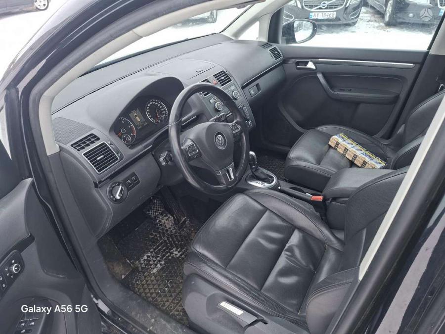 Черный Фольксваген Туран 2012 в Пасвалис, объемом двигателя 1.60 л и пробегом 239 тыс. км за 4000 €, фото 10 на AUTOMOTO.COM.LV