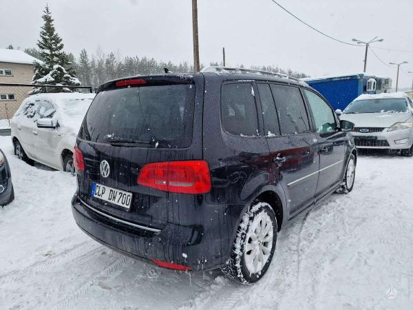 Melns Volkswagen Touran 2012 Viļņa, ar dzinēja tilpumu 1.97 L un nobraukumu 227 tūkst. km par 6399 €, foto 6 vietnē AUTOMOTO.COM.LV