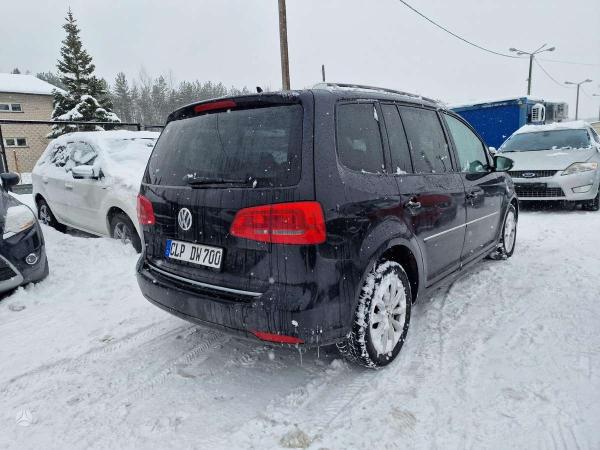 Melns Volkswagen Touran 2012 Viļņa, ar dzinēja tilpumu 1.97 L un nobraukumu 227 tūkst. km par 6399 €, foto 7 vietnē AUTOMOTO.COM.LV