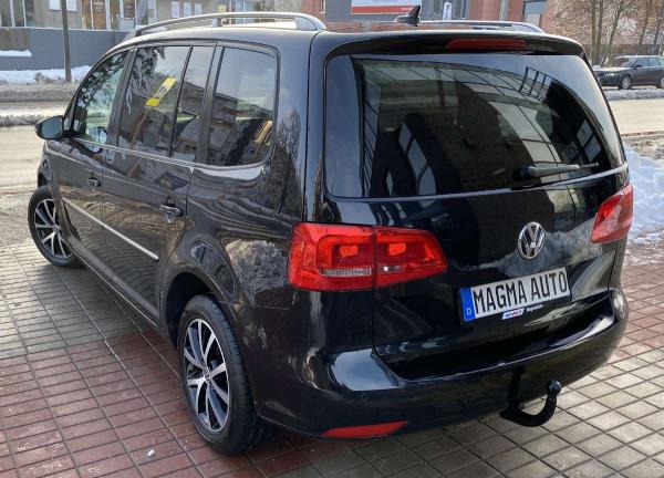 Black Volkswagen Touran 2012 in Marijampole, with an engine capacity of 1.97 L and mileage of 296 thousand km for 6750 €, photo 4 on AUTOMOTO.COM.LV