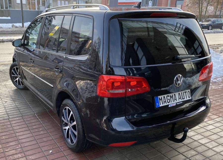 Black Volkswagen Touran 2012 in Marijampole, with an engine capacity of 1.97 L and mileage of 296 thousand km for 6750 €, photo 4 on AUTOMOTO.COM.LV