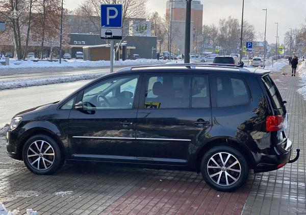 Black Volkswagen Touran 2012 in Marijampole, with an engine capacity of 1.97 L and mileage of 296 thousand km for 6750 €, photo 10 on AUTOMOTO.COM.LV