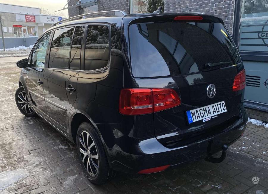 Black Volkswagen Touran 2012 in Marijampole, with an engine capacity of 1.97 L and mileage of 296 thousand km for 6750 €, photo 12 on AUTOMOTO.COM.LV