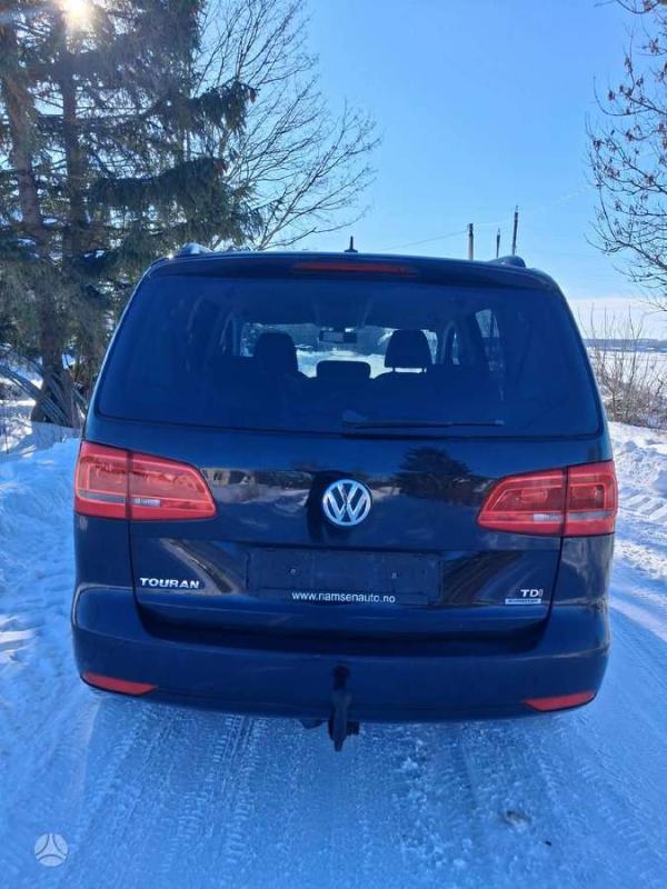 Black Volkswagen Touran 2012 in Raseiniai, with an engine capacity of 1.60 L and mileage of 260 thousand km for 4300 €, photo 3 on AUTOMOTO.COM.LV