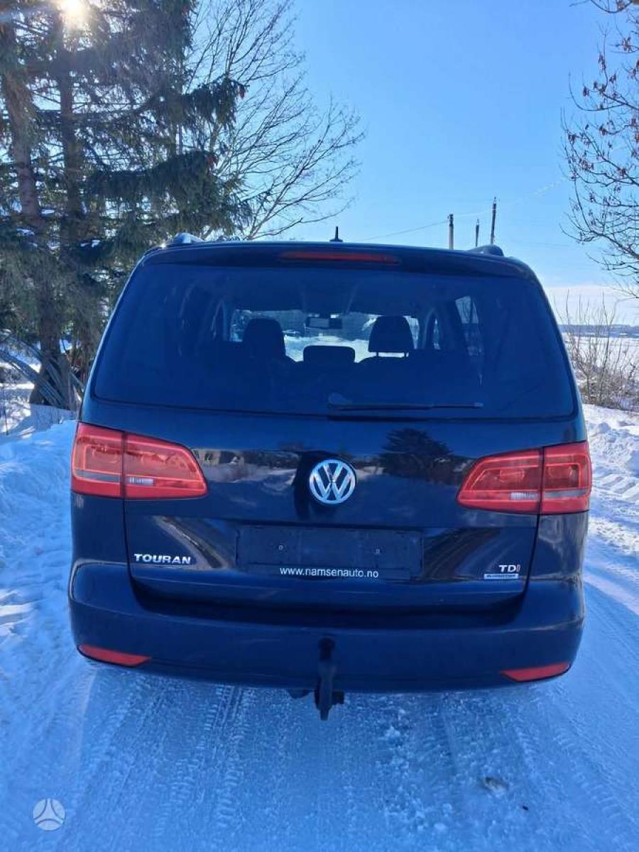 Black Volkswagen Touran 2012 in Raseiniai, with an engine capacity of 1.60 L and mileage of 260 thousand km for 4300 €, photo 3 on AUTOMOTO.COM.LV