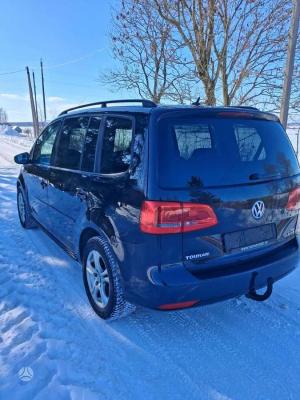 Black Volkswagen Touran 2012 in Raseiniai, with an engine capacity of 1.60 L and mileage of 260 thousand km for 4300 €, photo 6 on AUTOMOTO.COM.LV