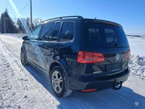 Black Volkswagen Touran 2012 in Raseiniai, with an engine capacity of 1.60 L and mileage of 260 thousand km for 4300 €, photo 7 on AUTOMOTO.COM.LV