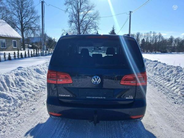 Black Volkswagen Touran 2012 in Raseiniai, with an engine capacity of 1.60 L and mileage of 260 thousand km for 4300 €, photo 11 on AUTOMOTO.COM.LV