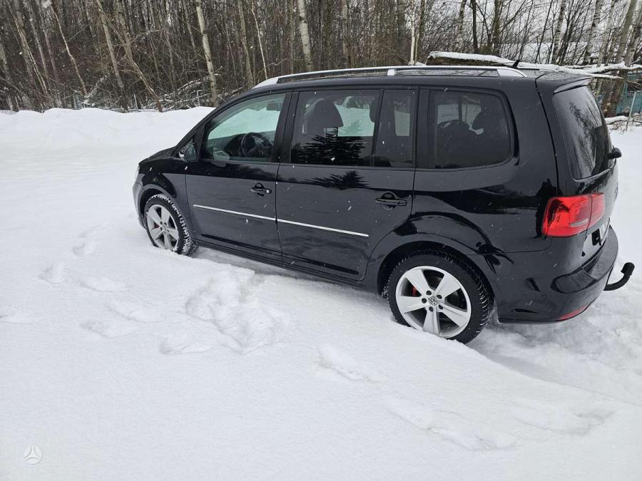 Черный Фольксваген Туран 2012 в Каунас, объемом двигателя 2.00 л и пробегом 290 тыс. км за 7700 €, фото 6 на AUTOMOTO.COM.LV
