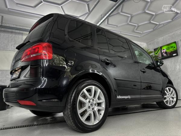 Black Volkswagen Touran 2012 in Kaunas, with an engine capacity of 2.00 L and mileage of 314 thousand km for 5350 €, photo 6 on AUTOMOTO.COM.LV