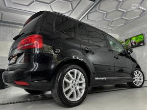 Melns Volkswagen Touran 2012 Kauņa, ar dzinēja tilpumu 2.00 L un nobraukumu 314 tūkst. km par 5350 €, foto 7 vietnē AUTOMOTO.COM.LV