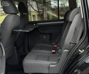 Melns Volkswagen Touran 2012 Kauņa, ar dzinēja tilpumu 2.00 L un nobraukumu 314 tūkst. km par 5350 €, foto 25 vietnē AUTOMOTO.COM.LV